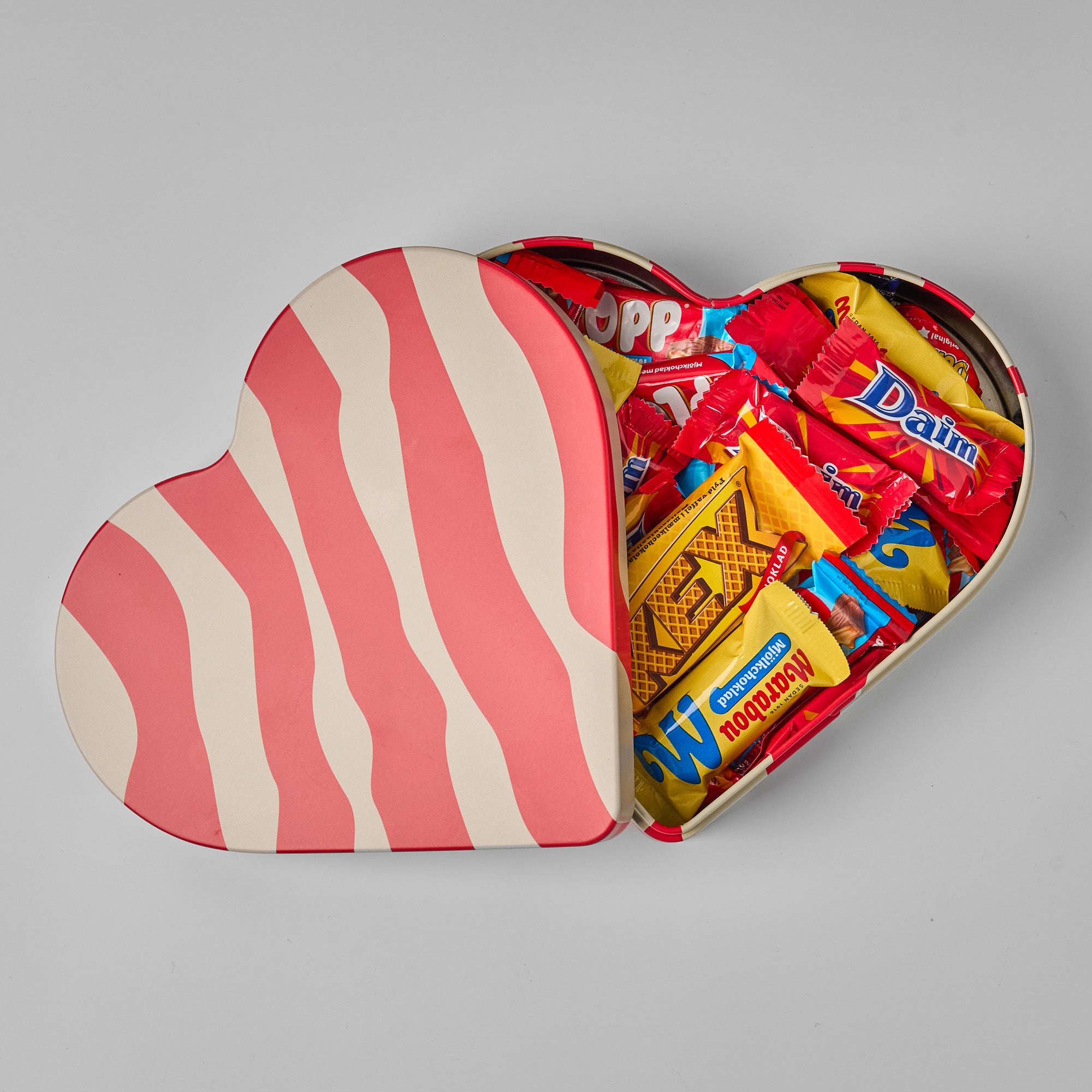 Hearts in Swedish design filled with Candy or Chocolate - perfect for ...